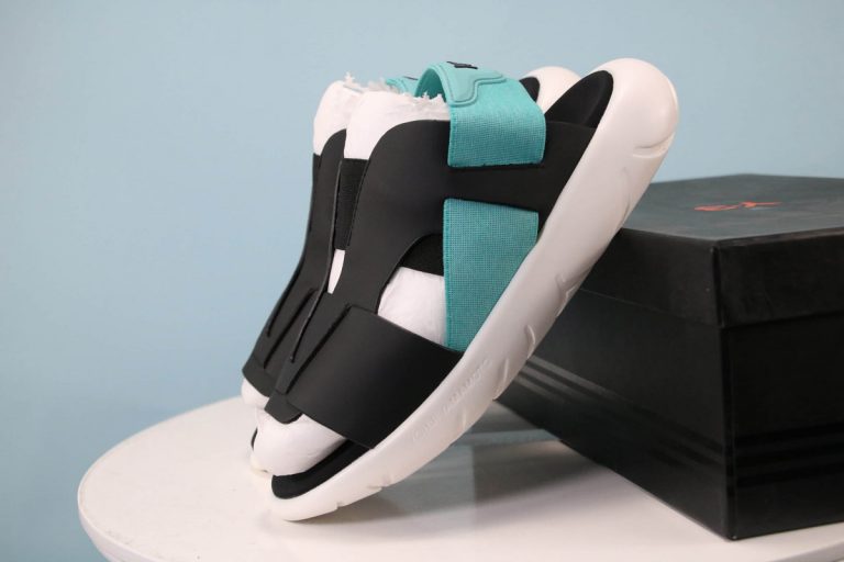 Nike Benassi Sandal White Green Swoosh Brand New
